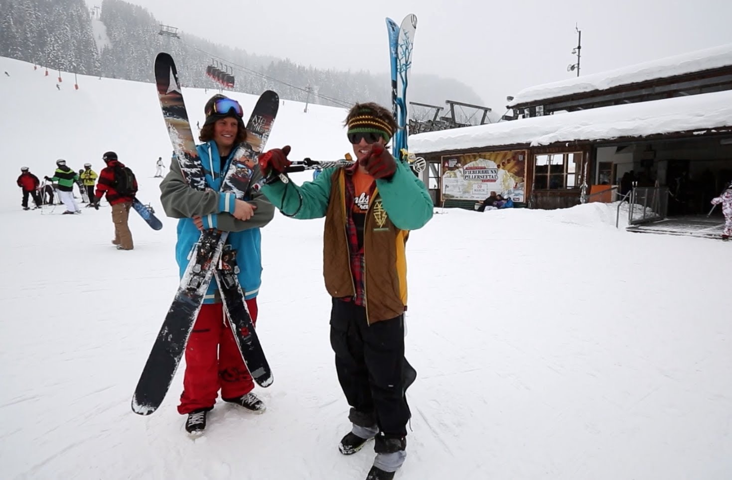 How does Jerry carry the skis? - mogasimagazin.com en